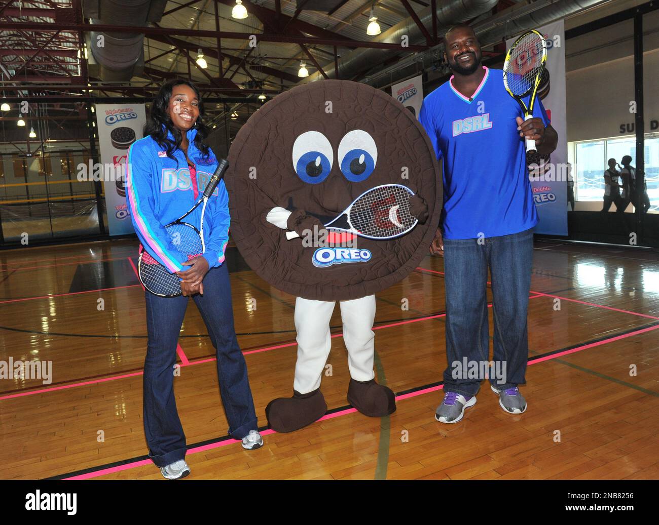 Shaquille O'Neal and Venus Williams, posing with Stufy, compete in a ...
