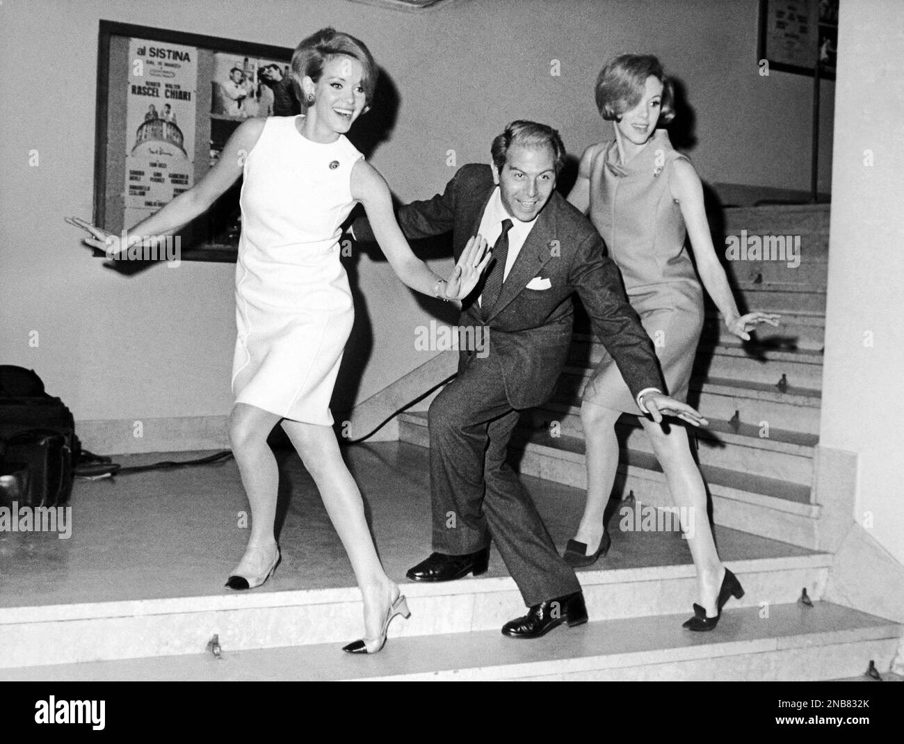 Italian actor Enrico Maria Salerno and the two German twin sisters ...