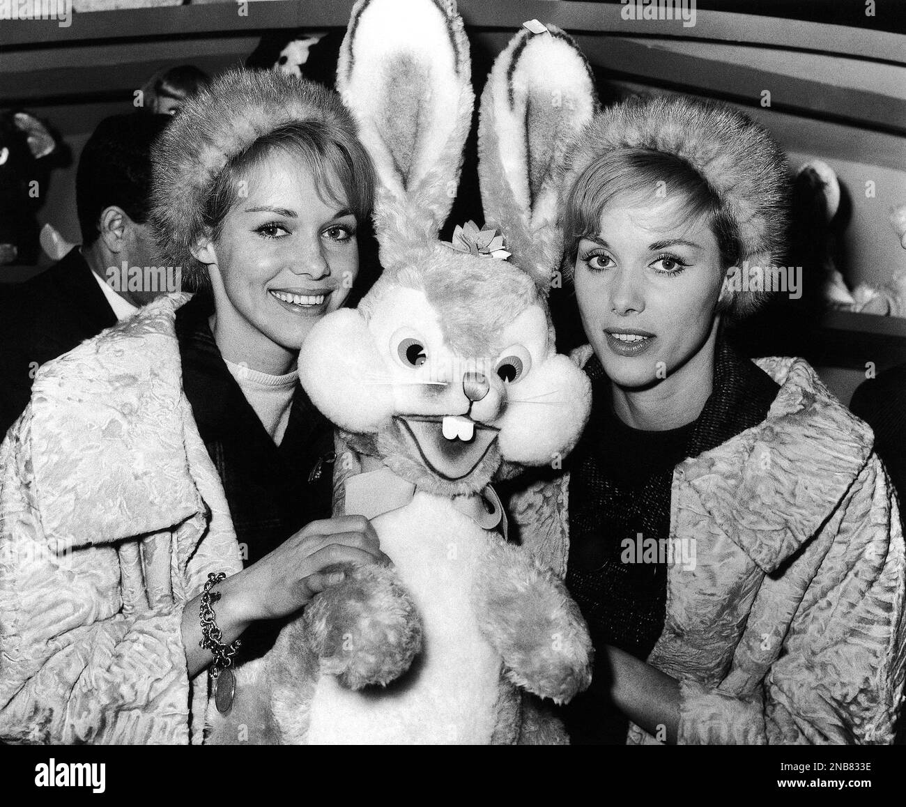 German twin dancers-actresses Alice, right, and Ellen Kessler hold a ...