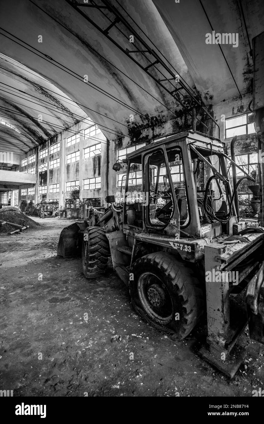 Destroyed garage Black and White Stock Photos & Images - Alamy