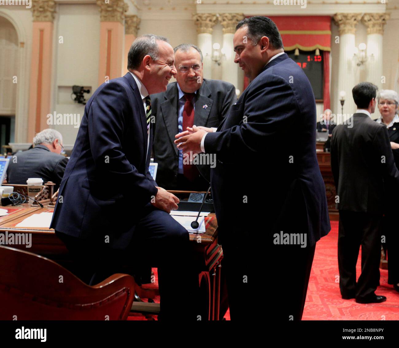State Senate President Pro Tem Darrell Steinberg, D-Sacramento, left ...