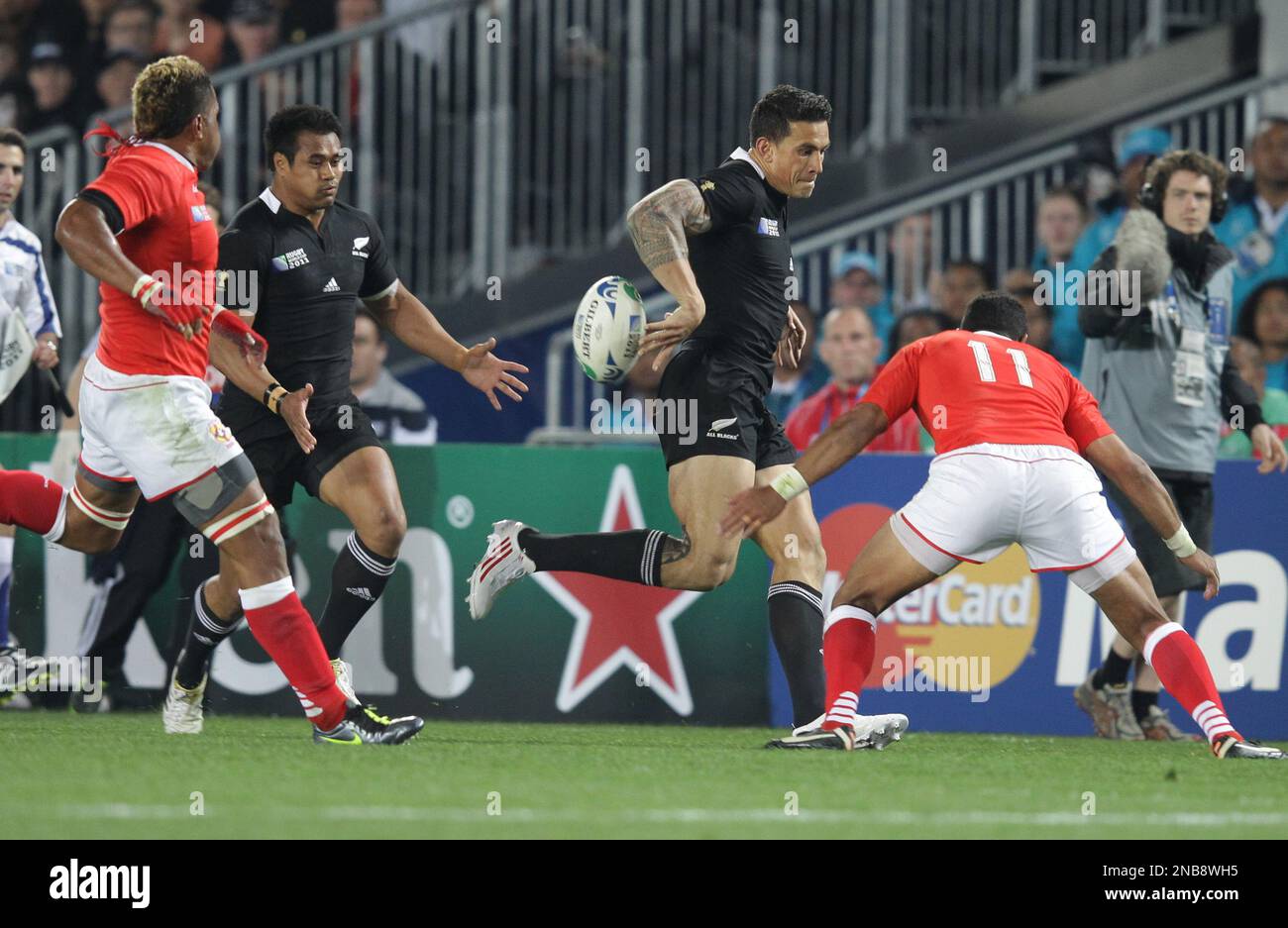 New Zealand's Sonny Bill Williams, passes the ball to teammate Isaia ...