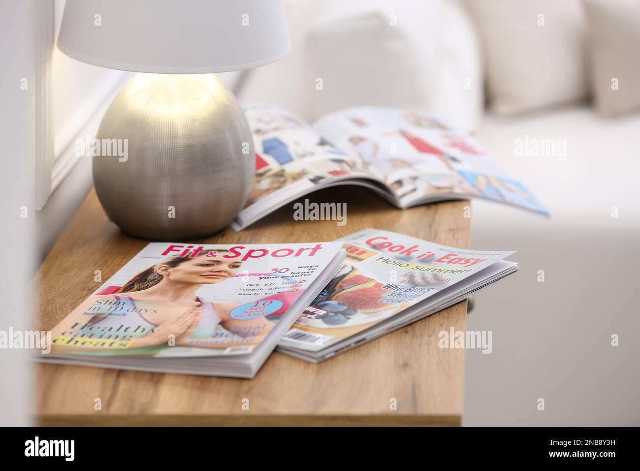 Womens magazines on table hi-res stock photography and images - Alamy