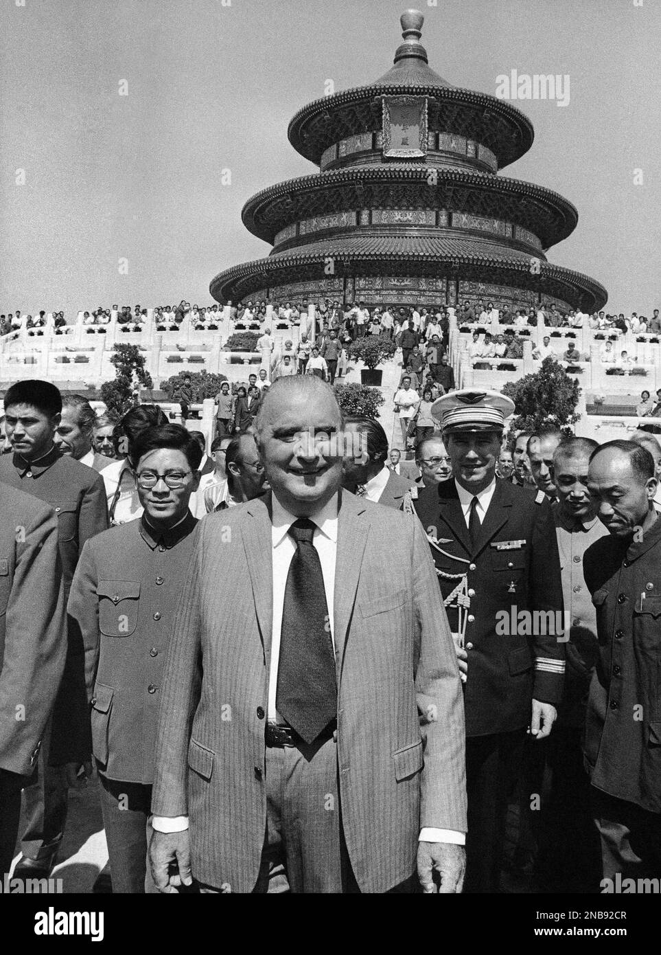 President Georges Pompidou of France and Chinese Vice-Premier Li Hsien ...