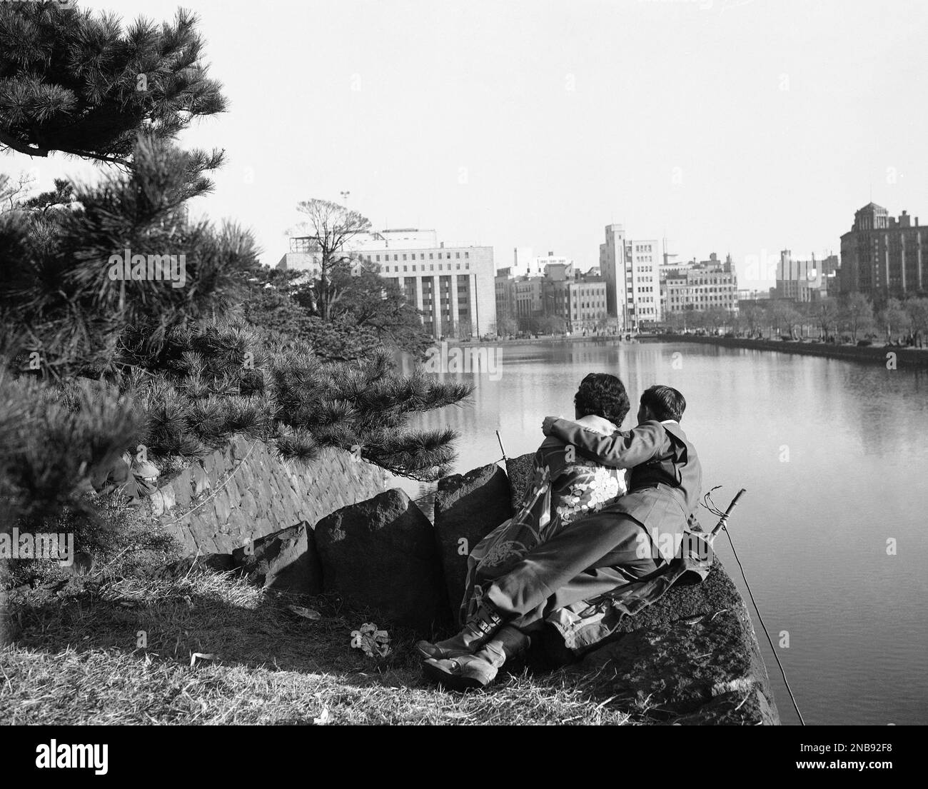 Boy-san meets Ojosan in the park around the emperor’s palace in Tokyo ...