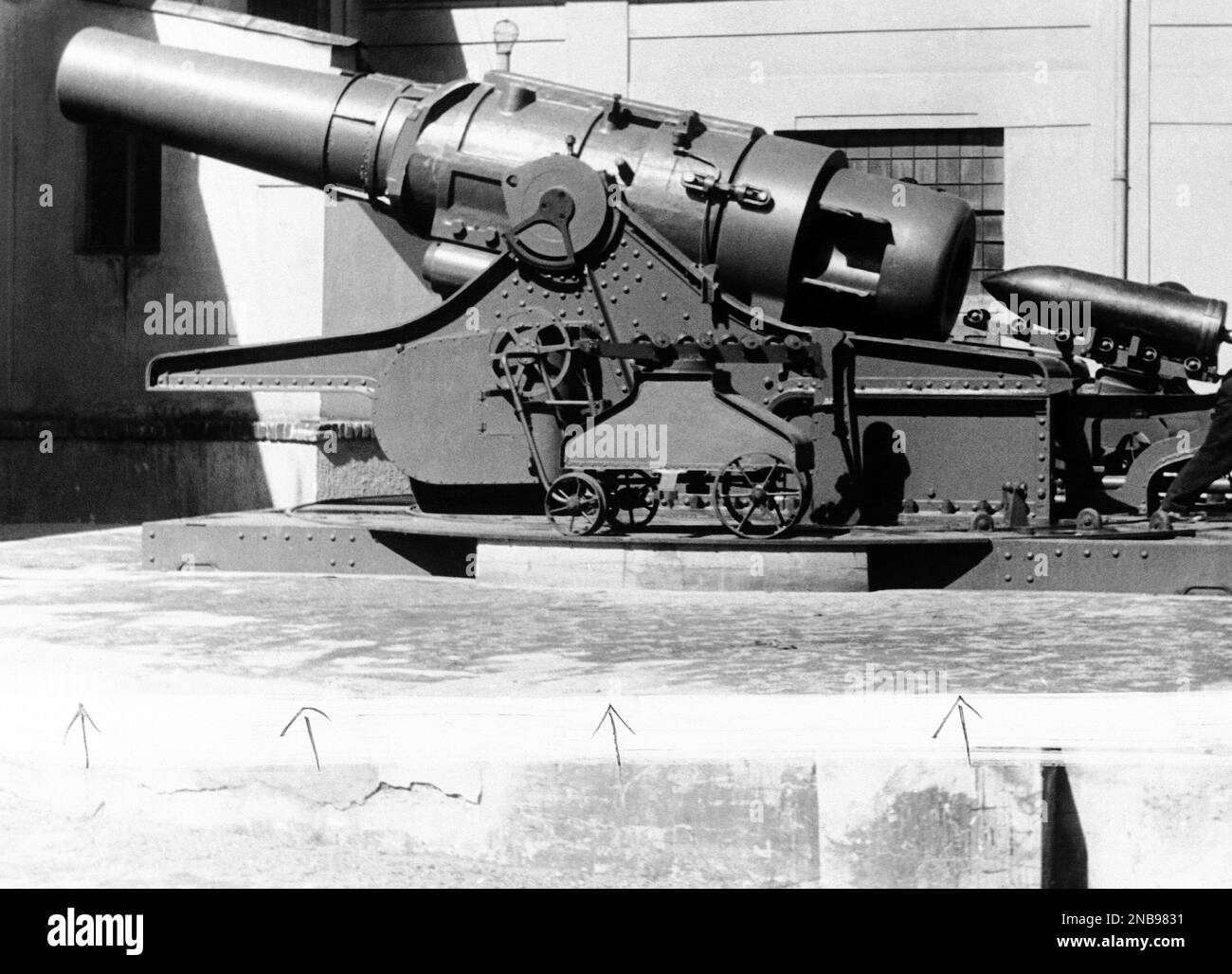A Siege gun erected at the Skoda plant in Pilsen, Czechoslovakia, on ...