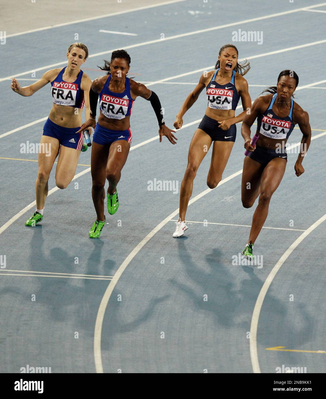 USA's Marshavet Myers, right, receives the baton from USA's Allyson ...