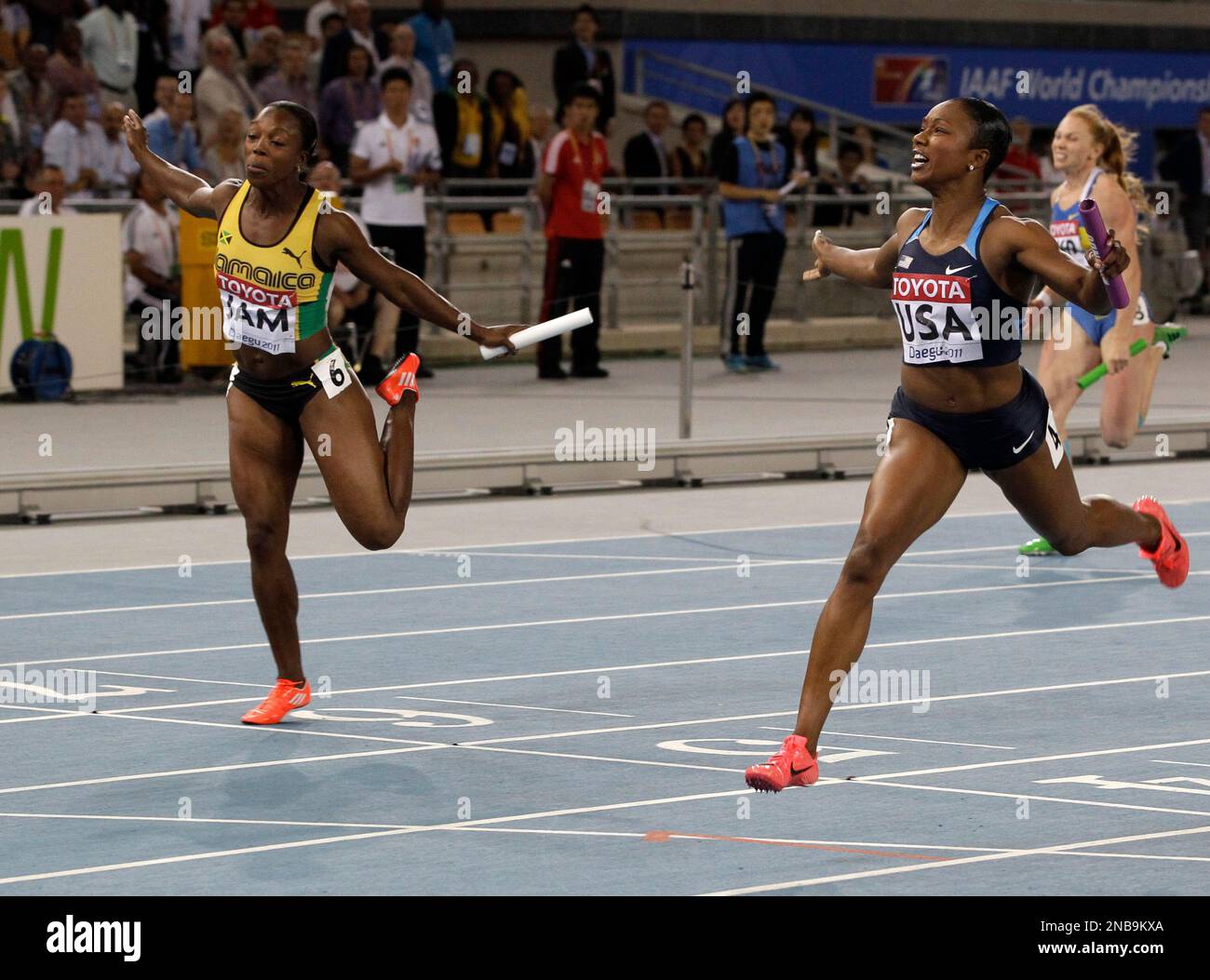 USA's Carmelita Jeter crosses the finish line ahead of Jamaica's ...