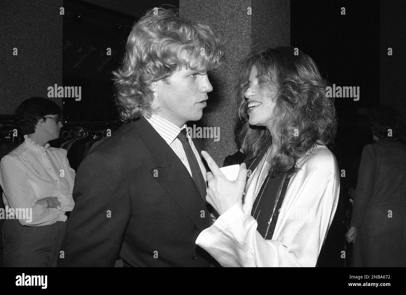 Carly Simon arrives for the party for the film "Sophie's Choice" with ...