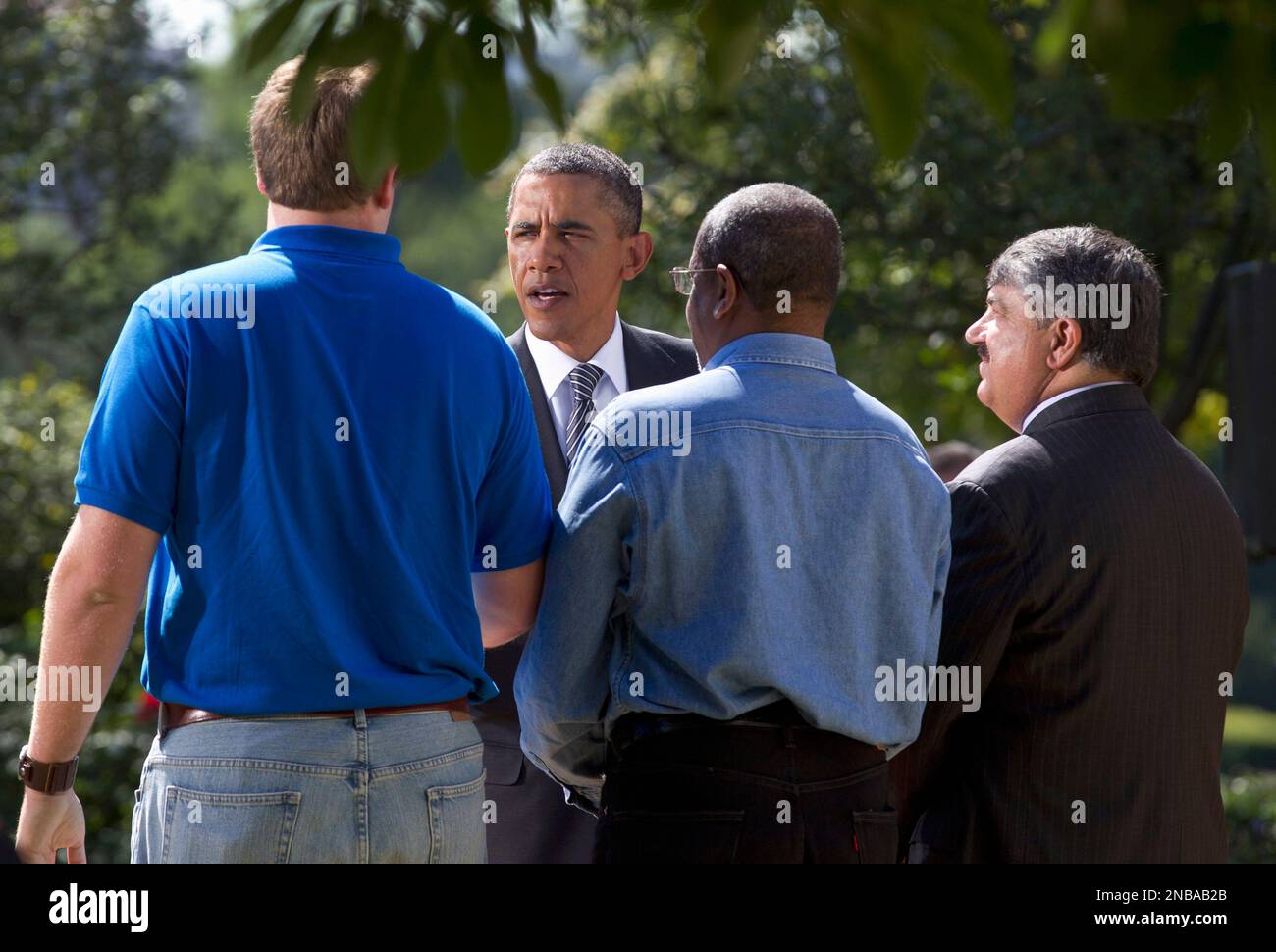 President Barack Obama meets with, from left, Austin Anderson, Project ...