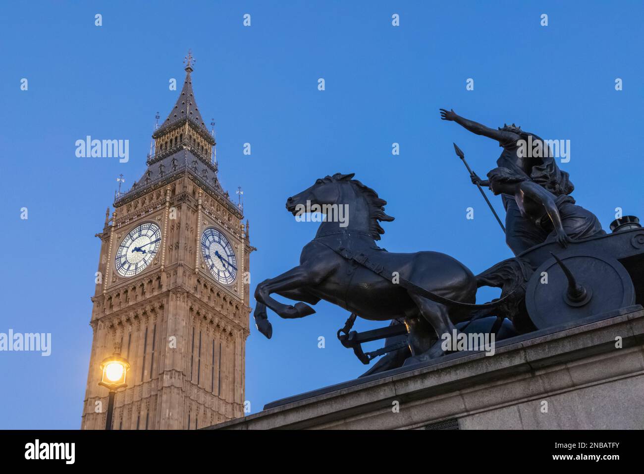 Big ben and queen boadicea statue hi-res stock photography and images ...
