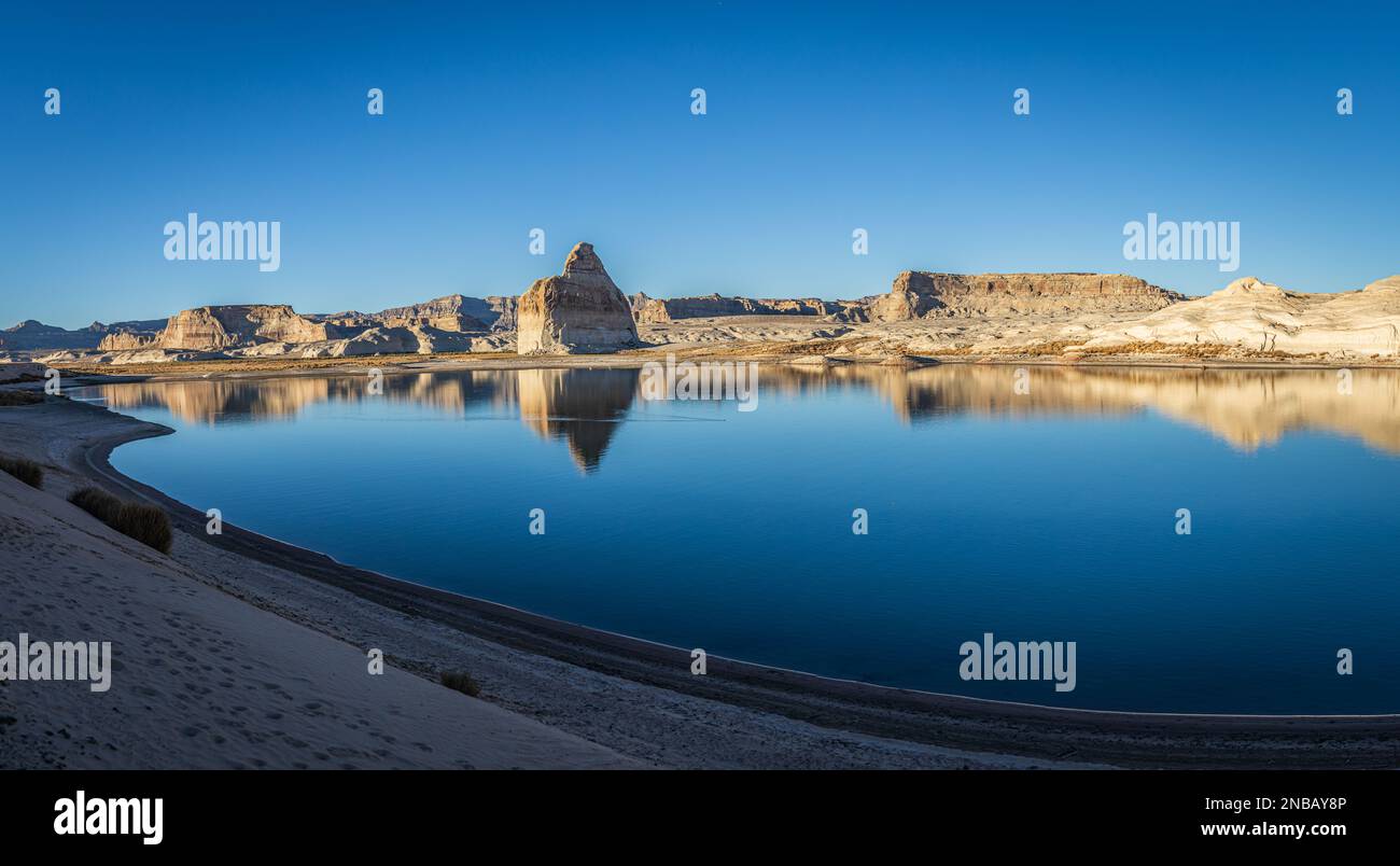 Panorama of Lake Power in the United States at record low levels. The ...