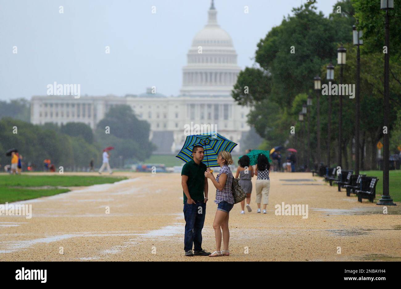 Leslie Kilcrease, left, and Richard Rendon, of Austin, Texas, talk on ...