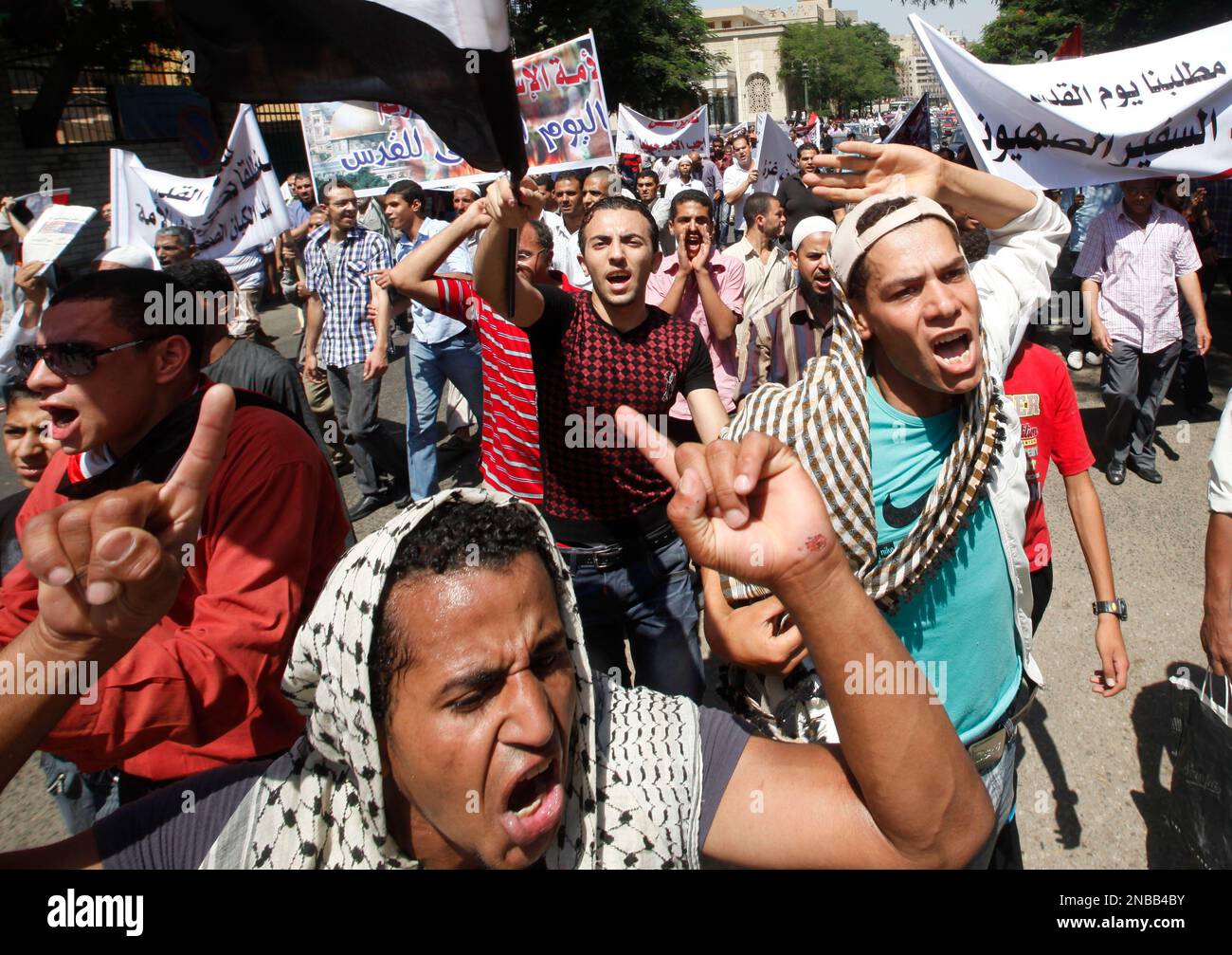 Angry Egyptian protesters shout anti-Israel slogans as they march at ...