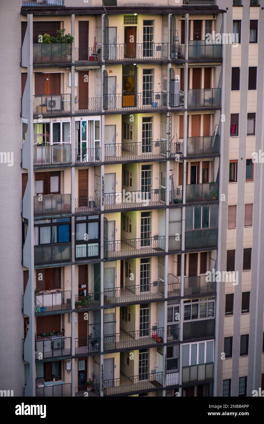 Residential blocks hi-res stock photography and images - Alamy