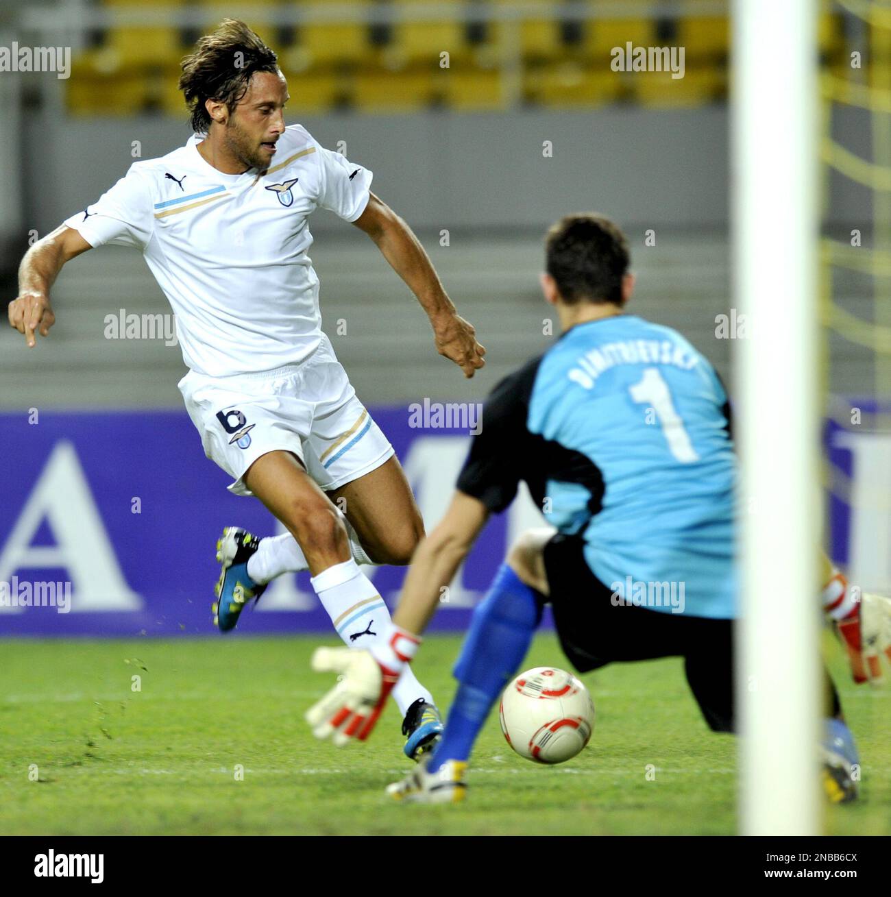 Lazio's Stefano Mauri, left controls the ball in front of the ...
