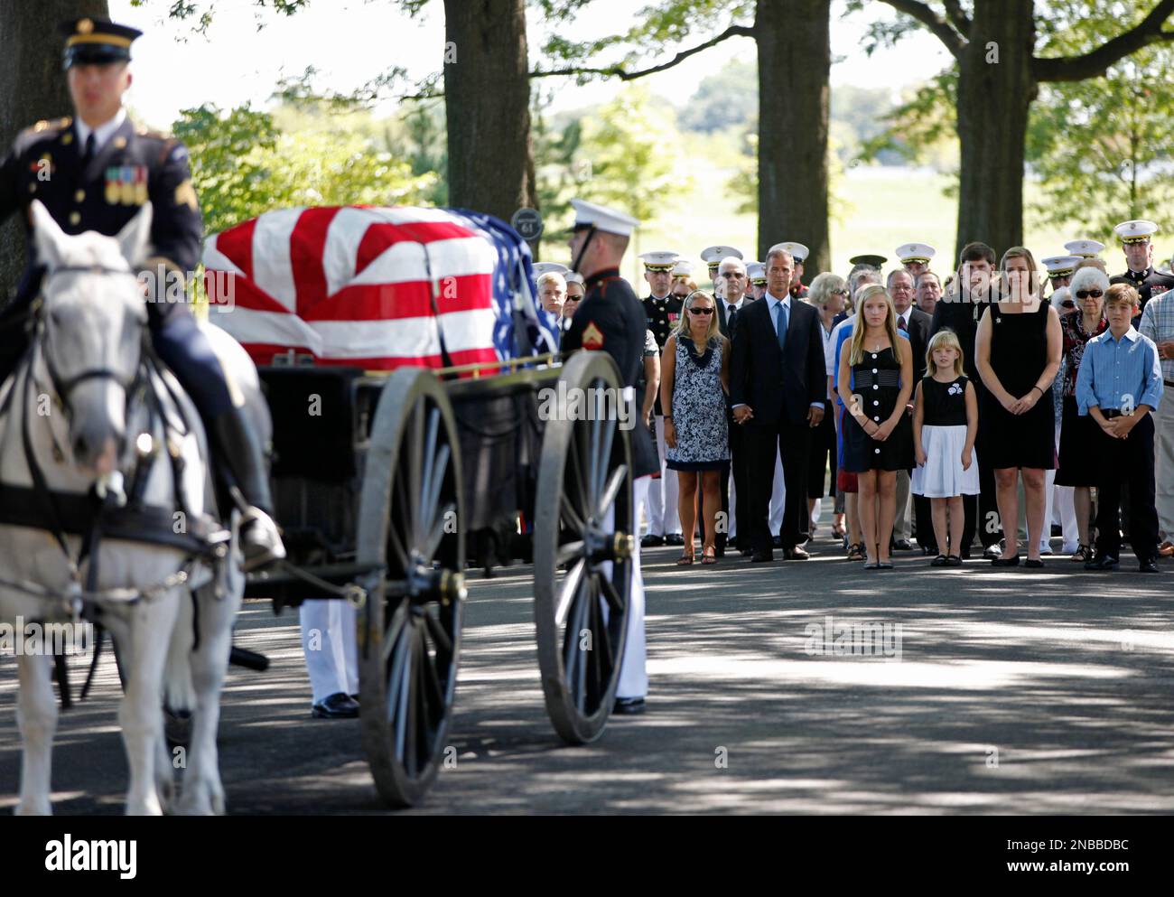 Leafa Palmer, widow of Marine Lt. Col. Benjamin J. Palmer of Modesto, Calif., third from right ...