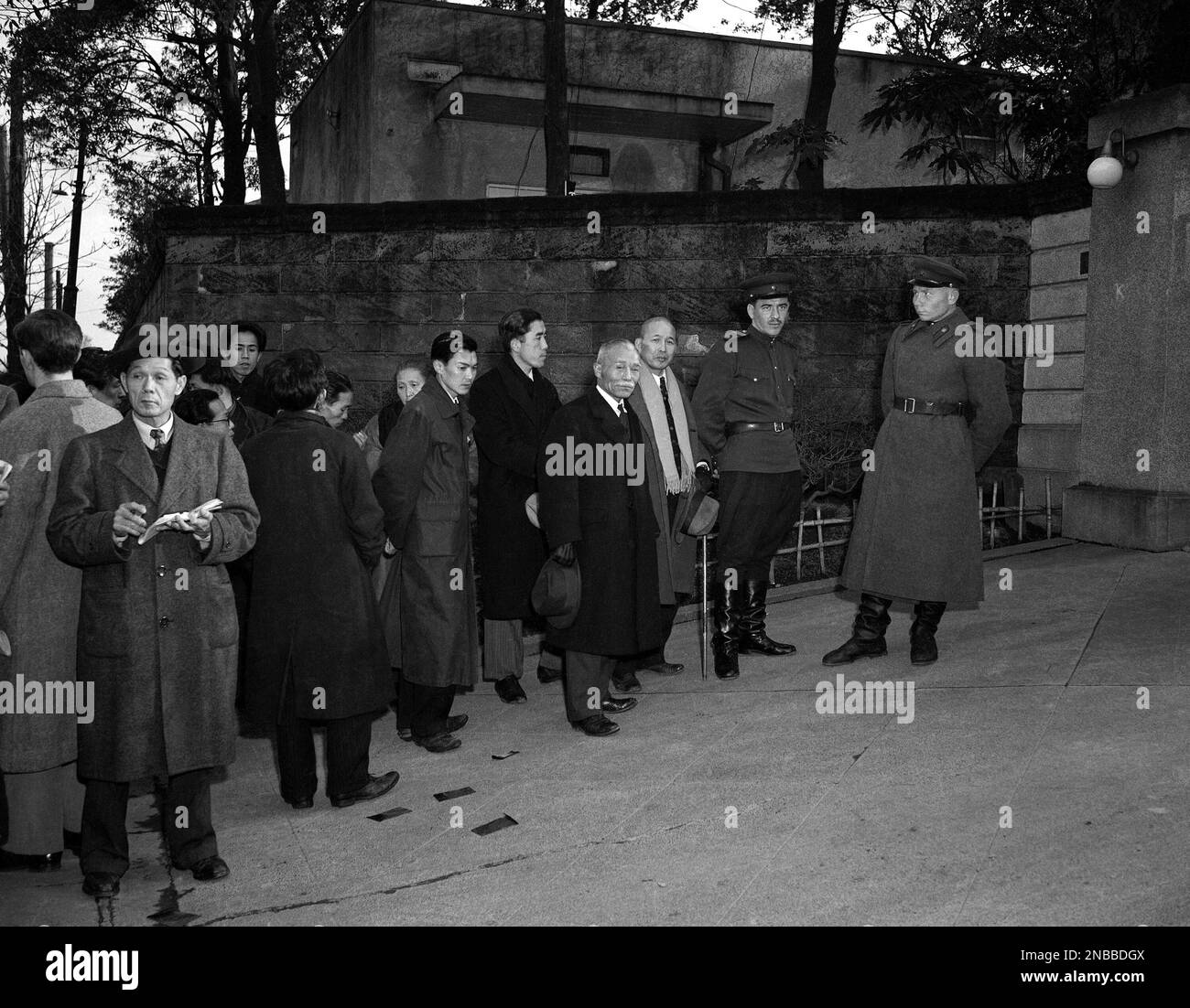 Members of the "Repatriation Association of Japan" stand by waiting for ...