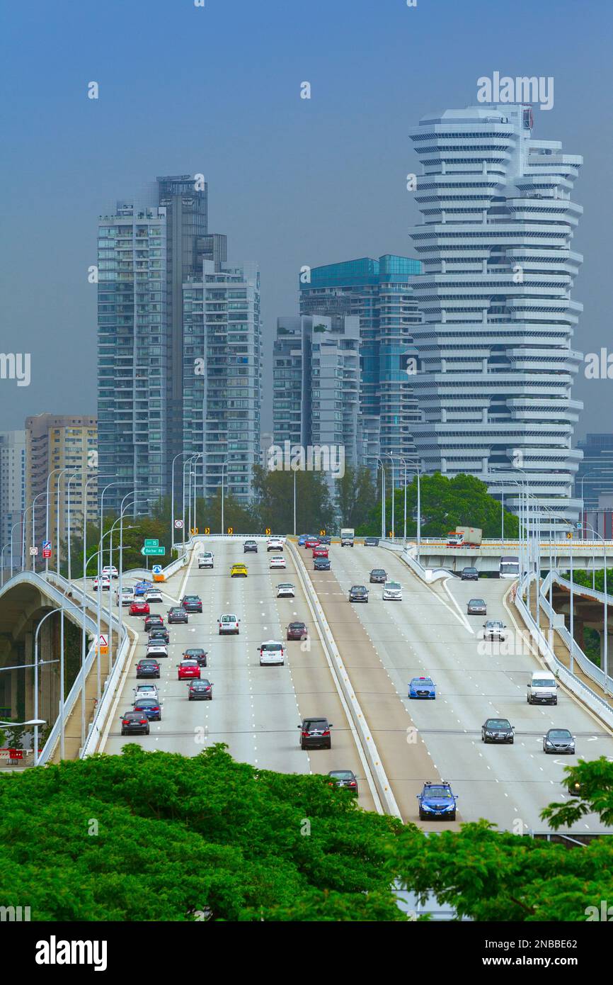 Traffic on the Benjamin Sheares Bridge in Singapore Stock Photo - Alamy