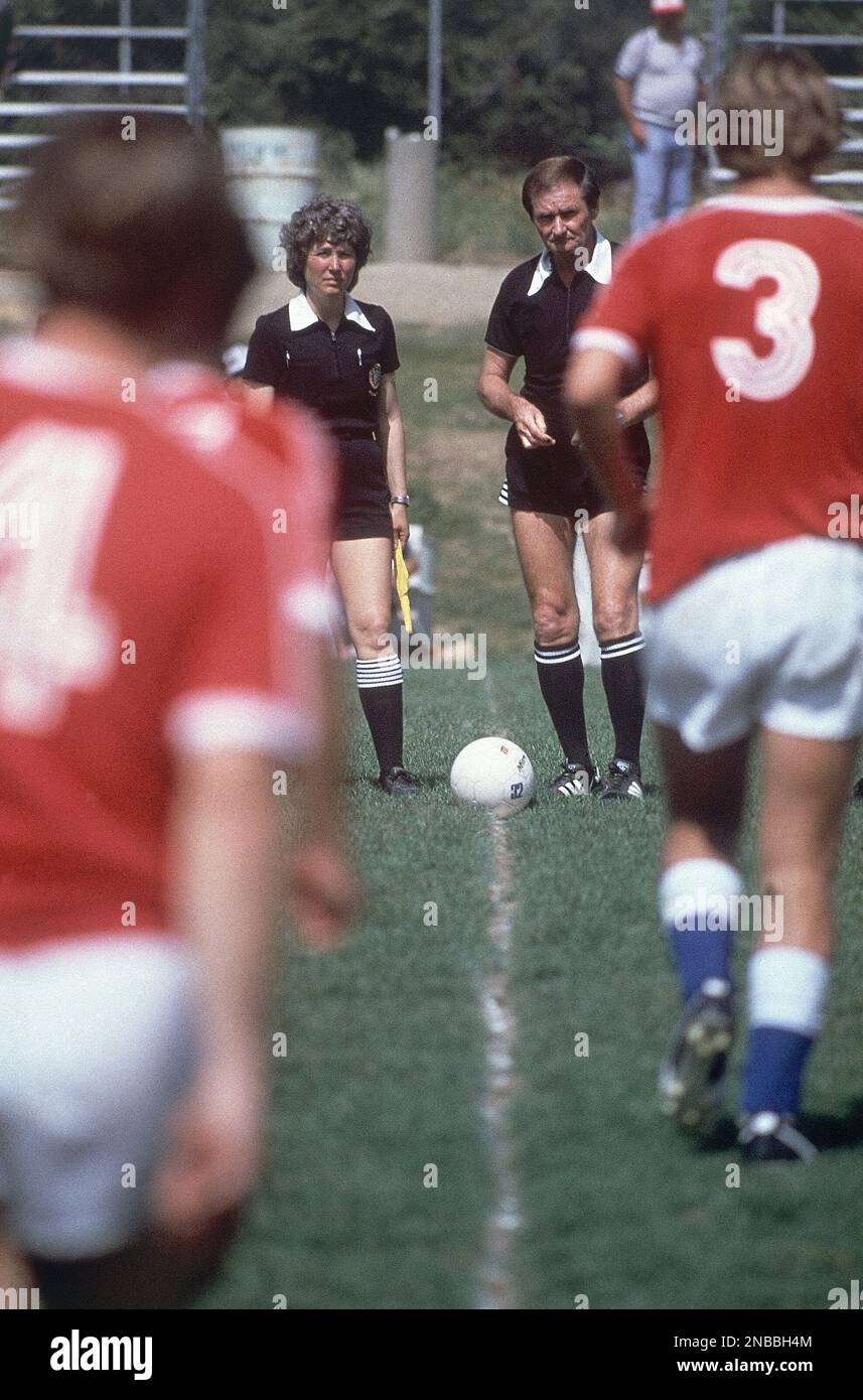 Betty Ellis, first woman soccer linesman in the US and referee John ...
