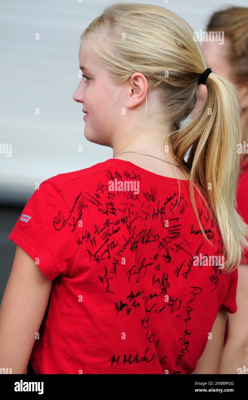 Rachel Davis wears a shirt full of autographs from the Georgia NCAA ...