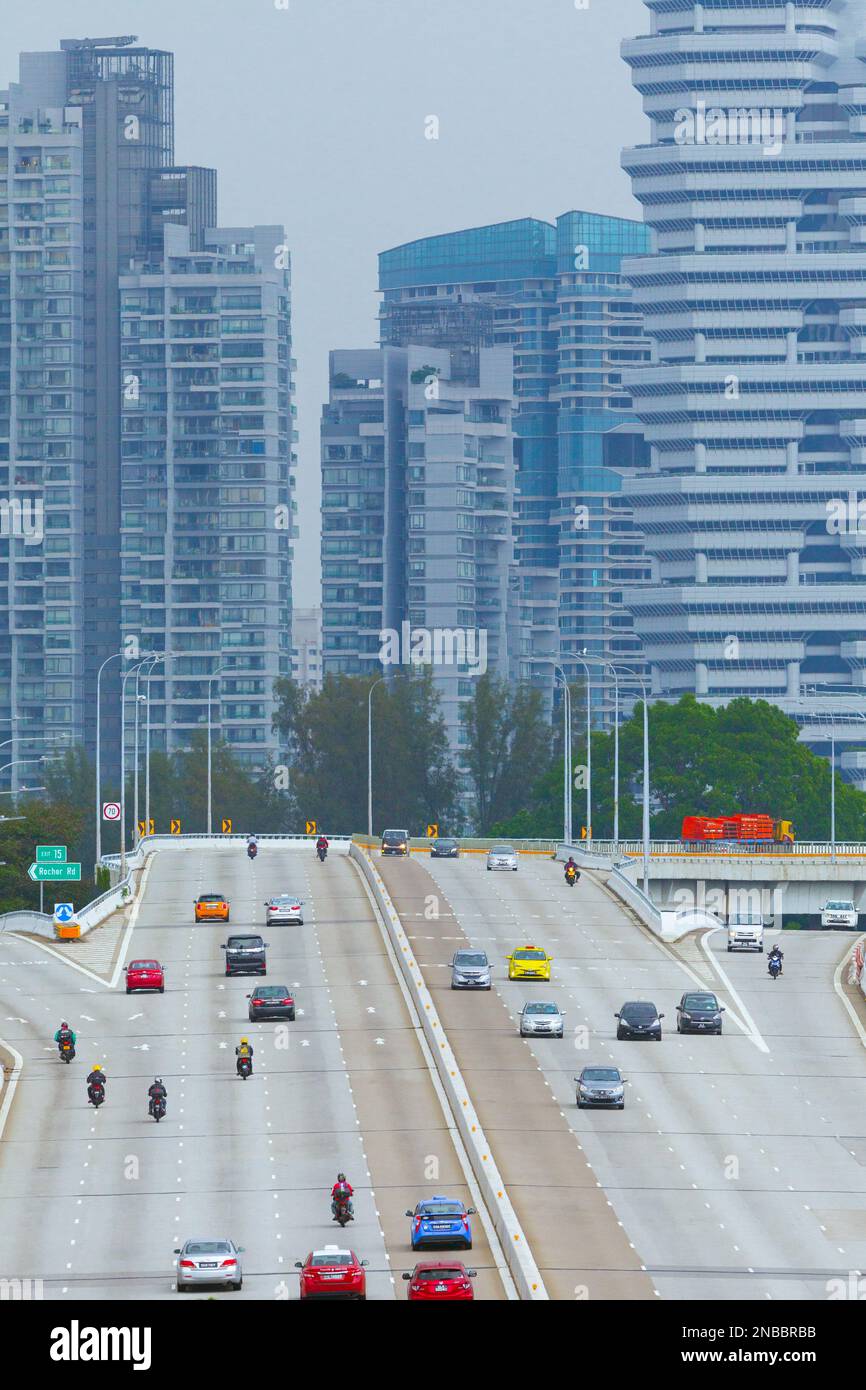 Traffic on the Benjamin Sheares Bridge in Singapore Stock Photo - Alamy