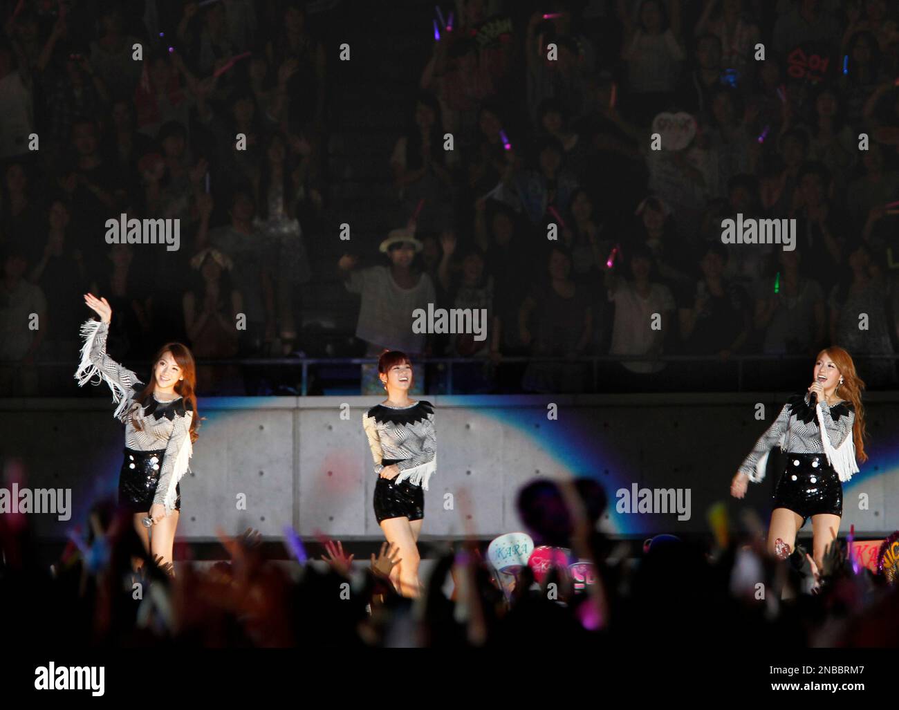 South Korean pop group Kara performs during the K-Pop All-Star live ...