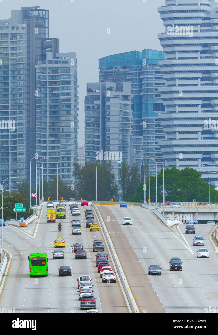 Traffic on the Benjamin Sheares Bridge in Singapore Stock Photo - Alamy