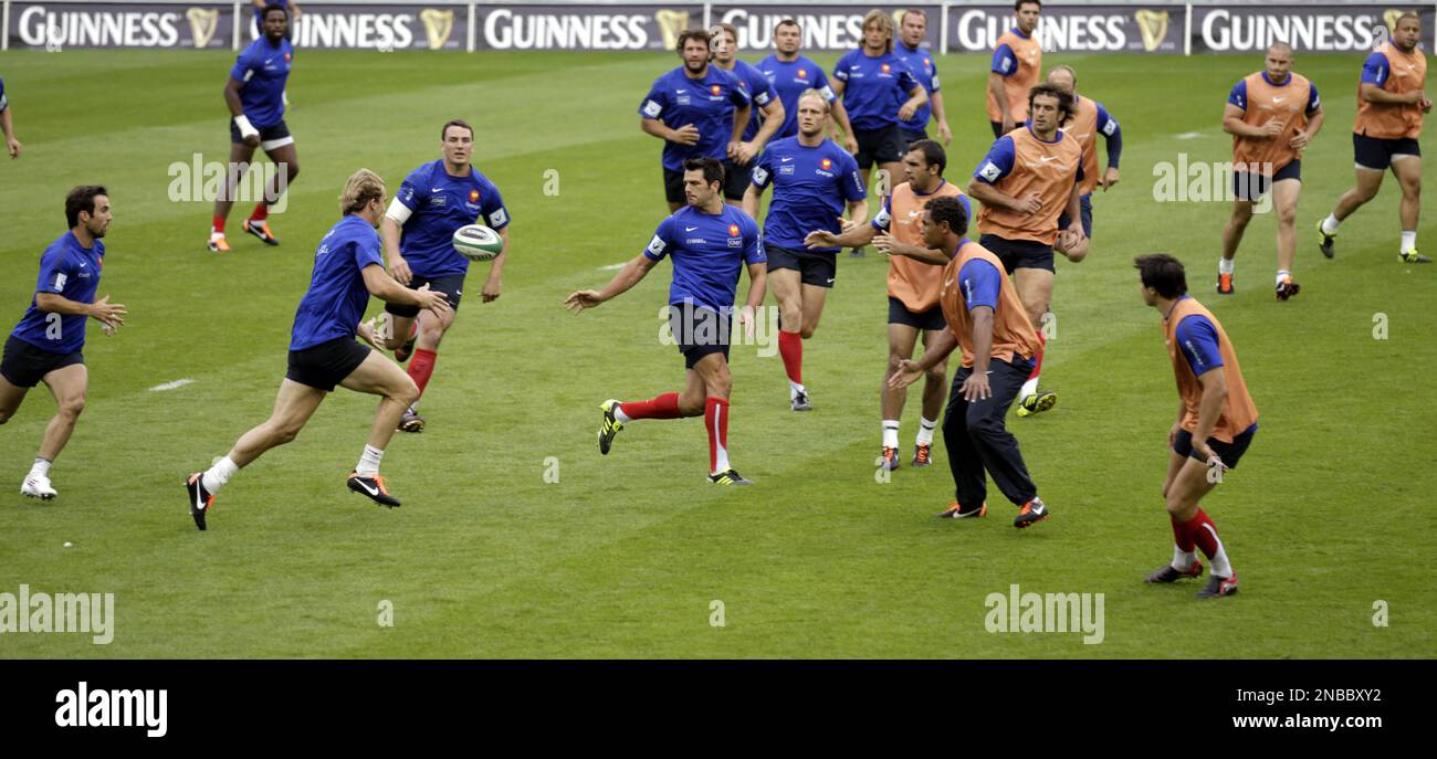 French rugby union national team members train during the Captain's run ...