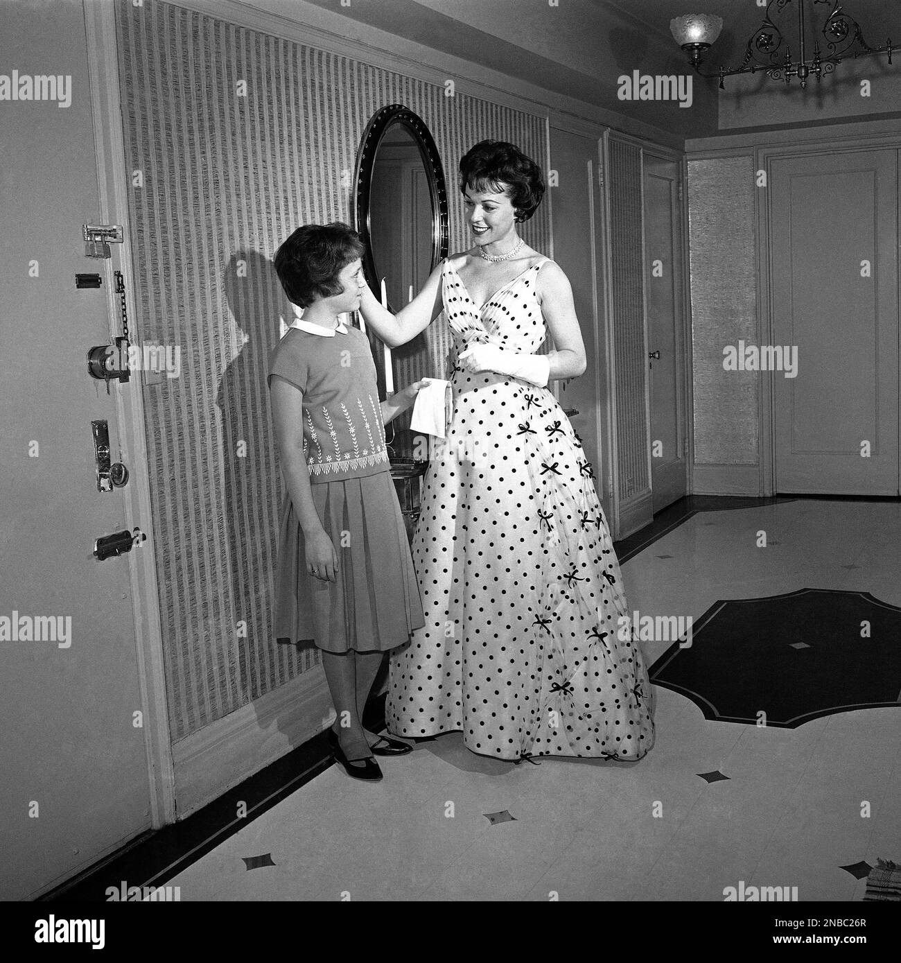 Off to a formal party, Bess Myerson says goodnight to daughter Barbara ...