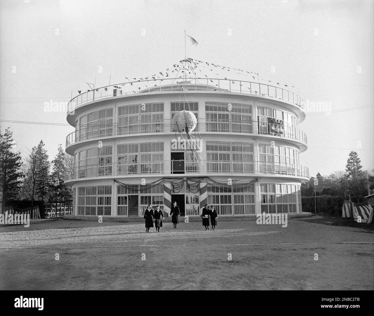 This new circular schoolhouse, in the suburbs of Tokyo, Japan on Dec ...
