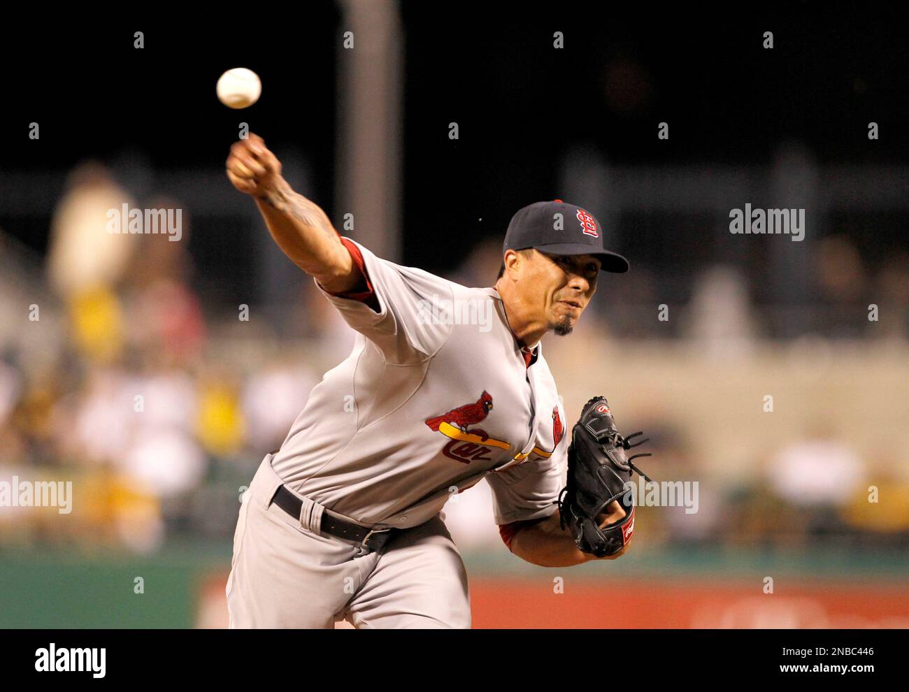 St. Louis Cardinals starting pitcher Kyle Lohse (26)plays in the ...