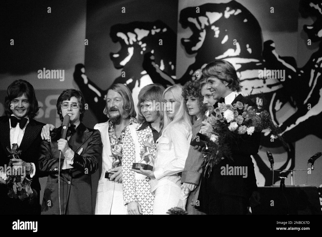 German presenter Frank Elstner, second from left, announces the winners ...