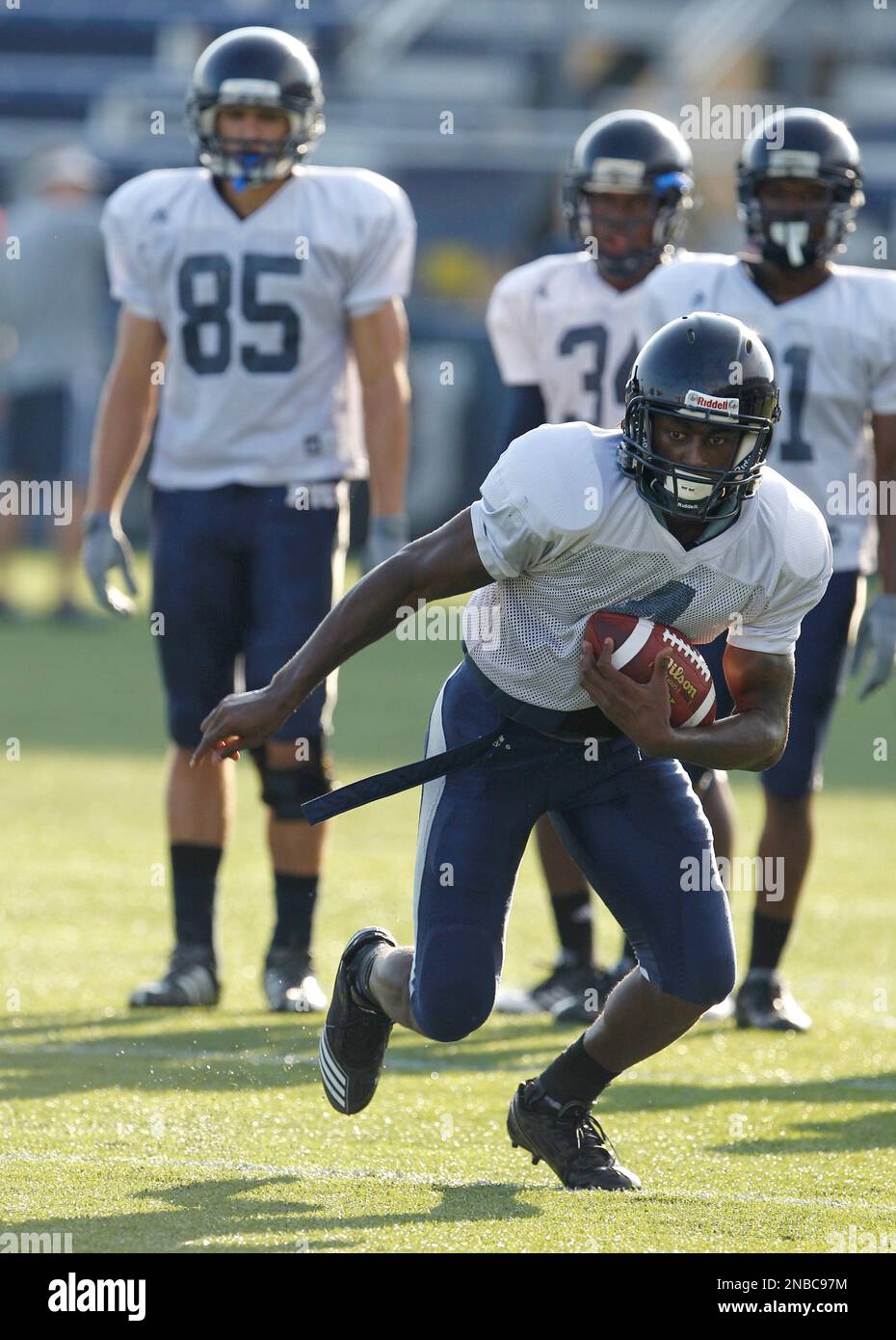 FIU wide receiver T.Y. Hilton (4) runs during college football practice ...