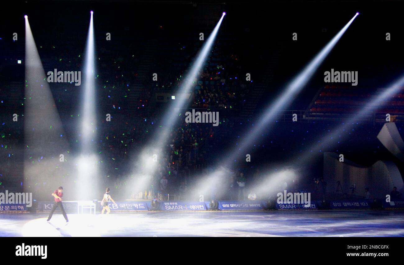 Vancouver Winter Olympics pairs figure skating gold medallists Shen Xue ...