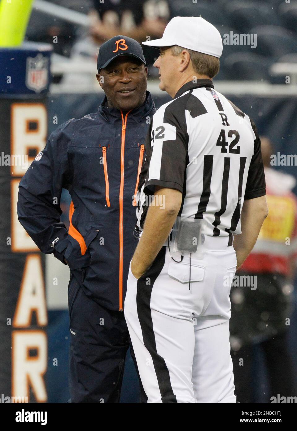 Chicago Bears head coach Lovie Smith talks to referee Jeff Triplette ...