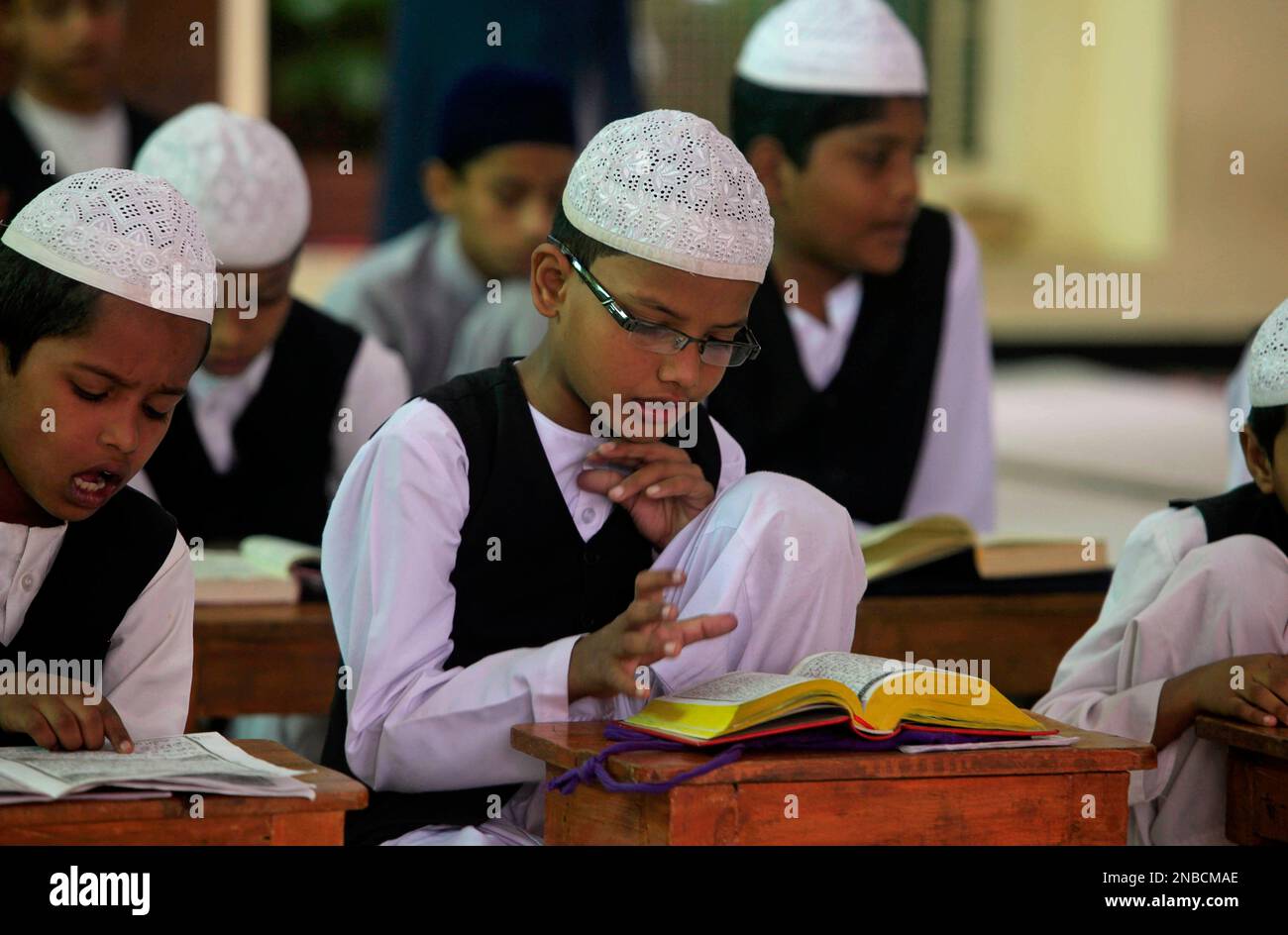Indian Muslim children recite verses of the Quran during the holy month ...