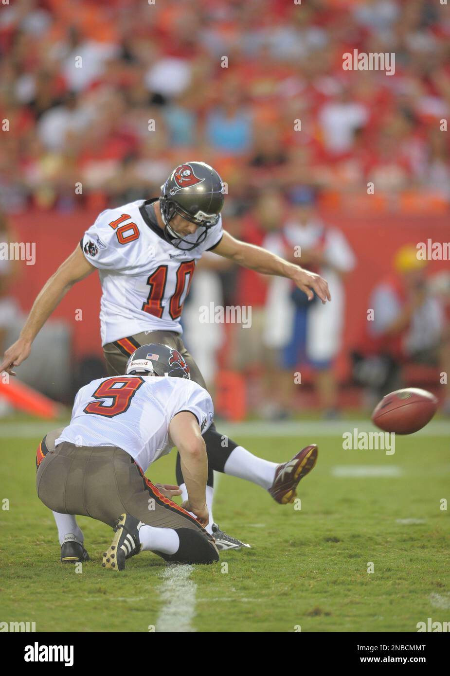 Tampa Bay Buccaneers place kicker Connor Barth (10) during the first ...
