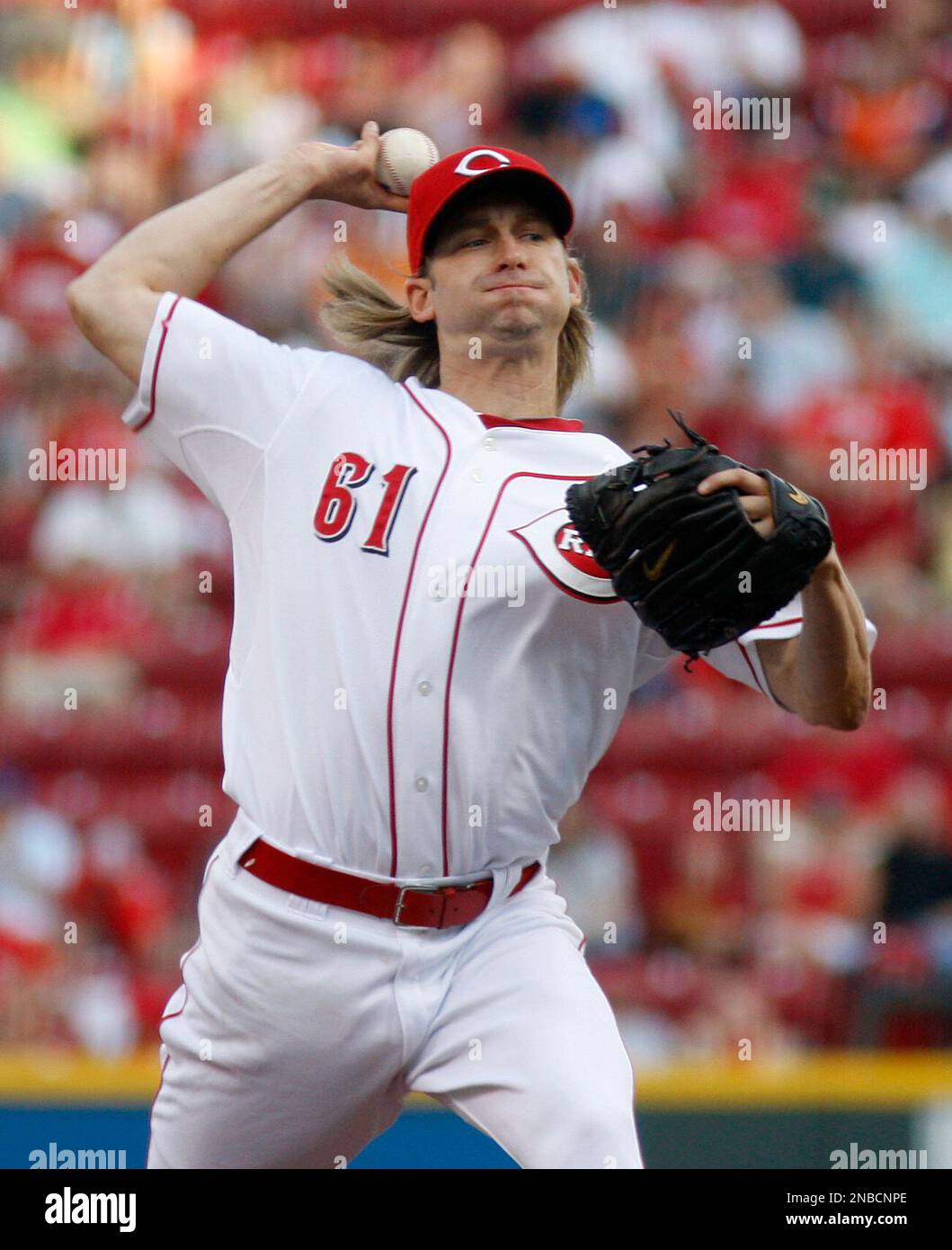 Cincinnati Reds pitcher Bronson Arroyo throws against the San Diego ...