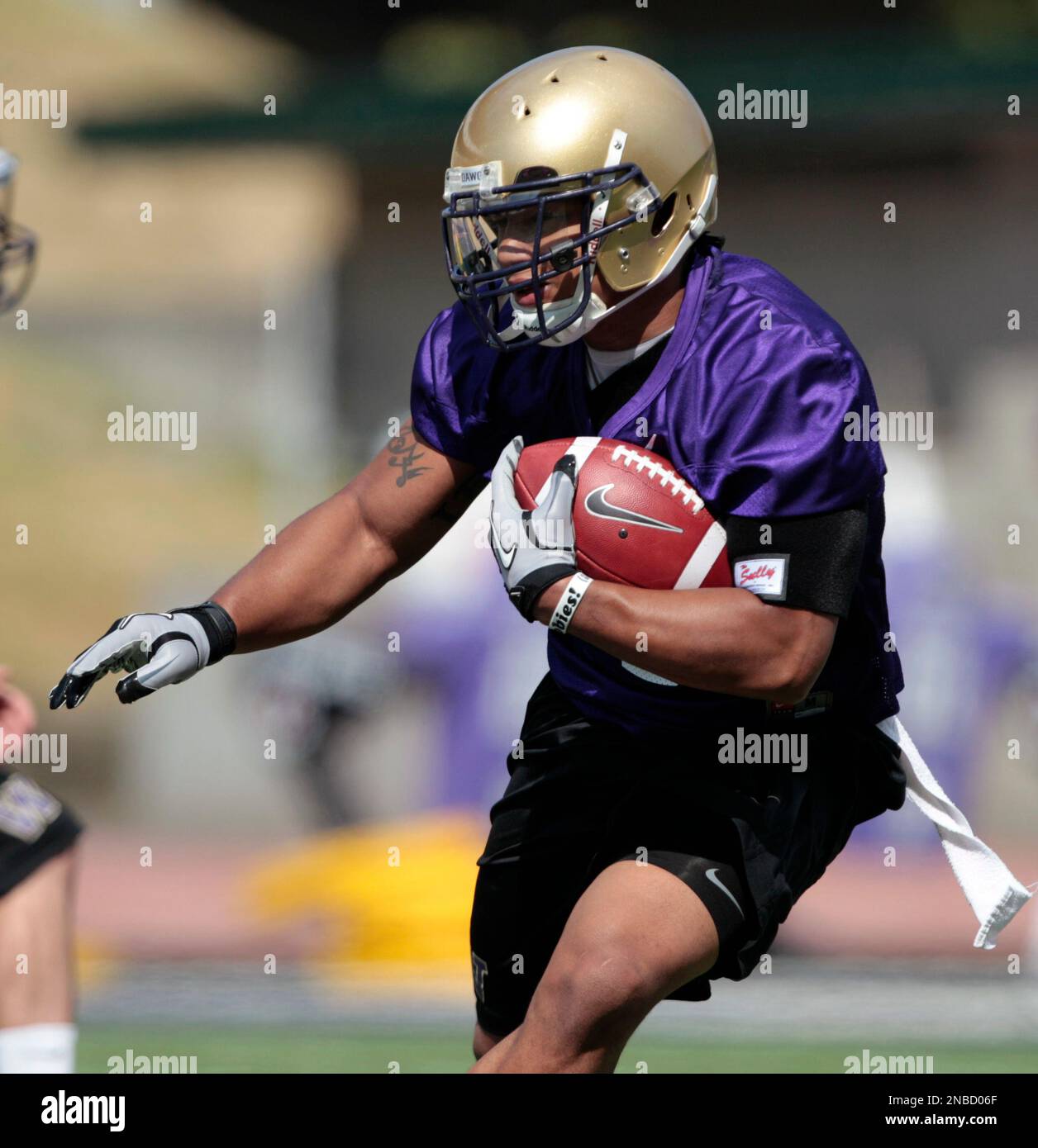 In this Aug. 8, 2011, photo, Washington's Chris Polk runs through a ...