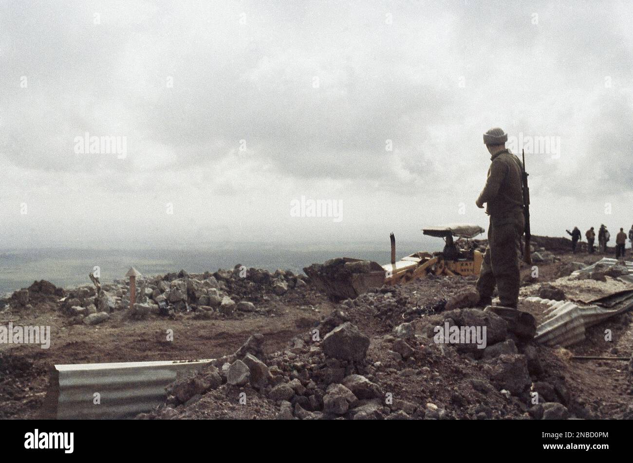 Israeli soldiers and Arub Druse workers build new fortifications atop a ...