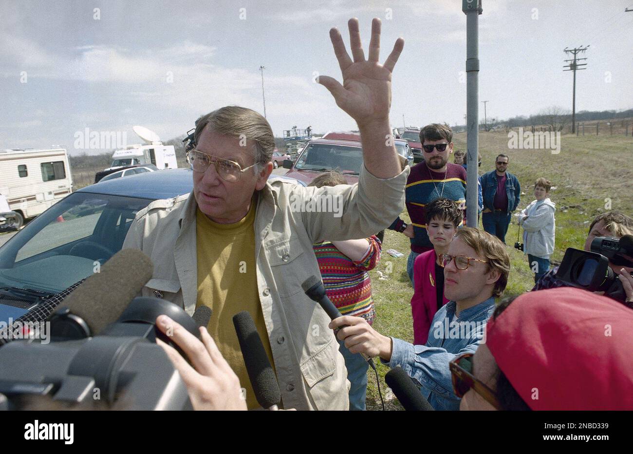 Talking to a crowd of reporters near the Branch Davidian compound ...