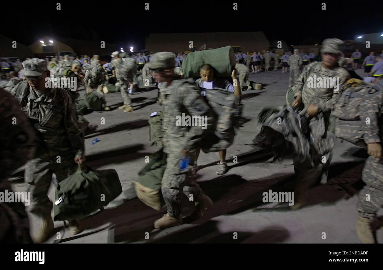 Soldiers with the U.S. Army's 4th Brigade Combat Team, 101st Airborne ...