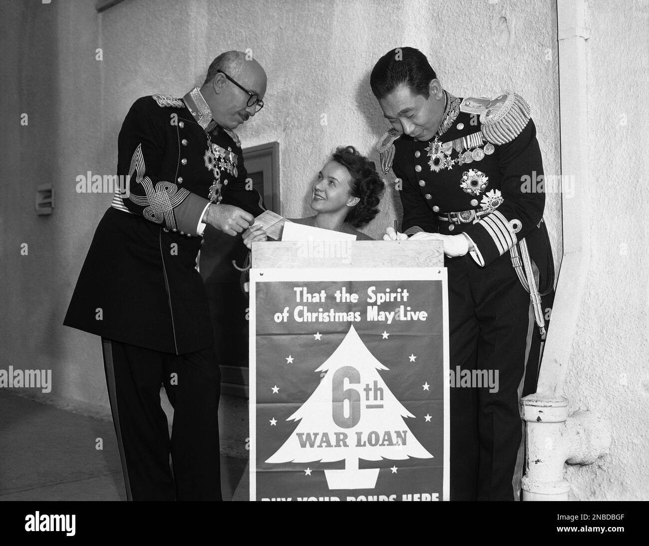 Two actors, Robert Armstrong and Philip Ahn, dressed as General Tojo ...