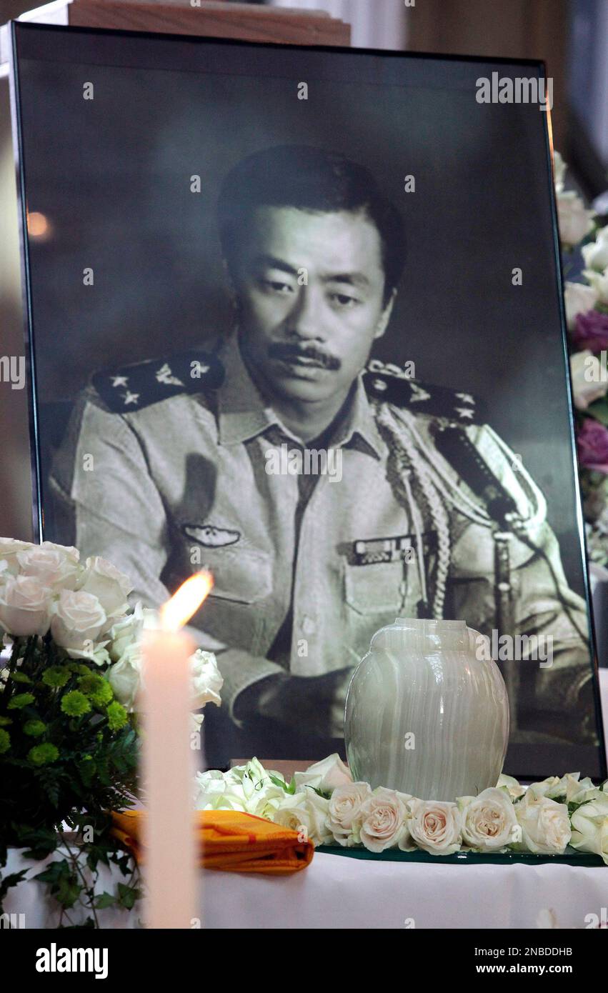 The urn holding the ash remains of former South Vietnamese prime ...