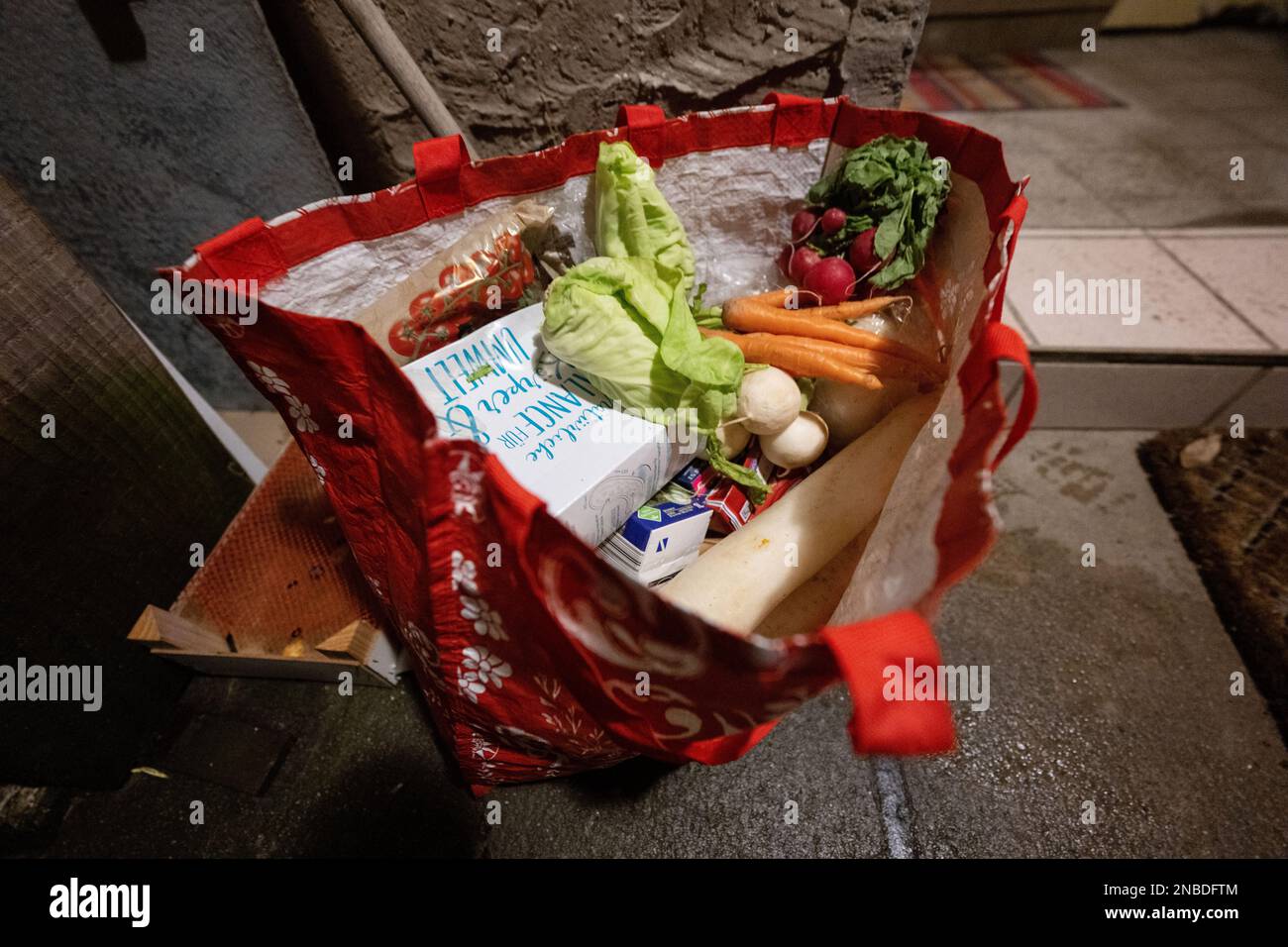 Supermarket waste food garbage hi-res stock photography and images - Alamy