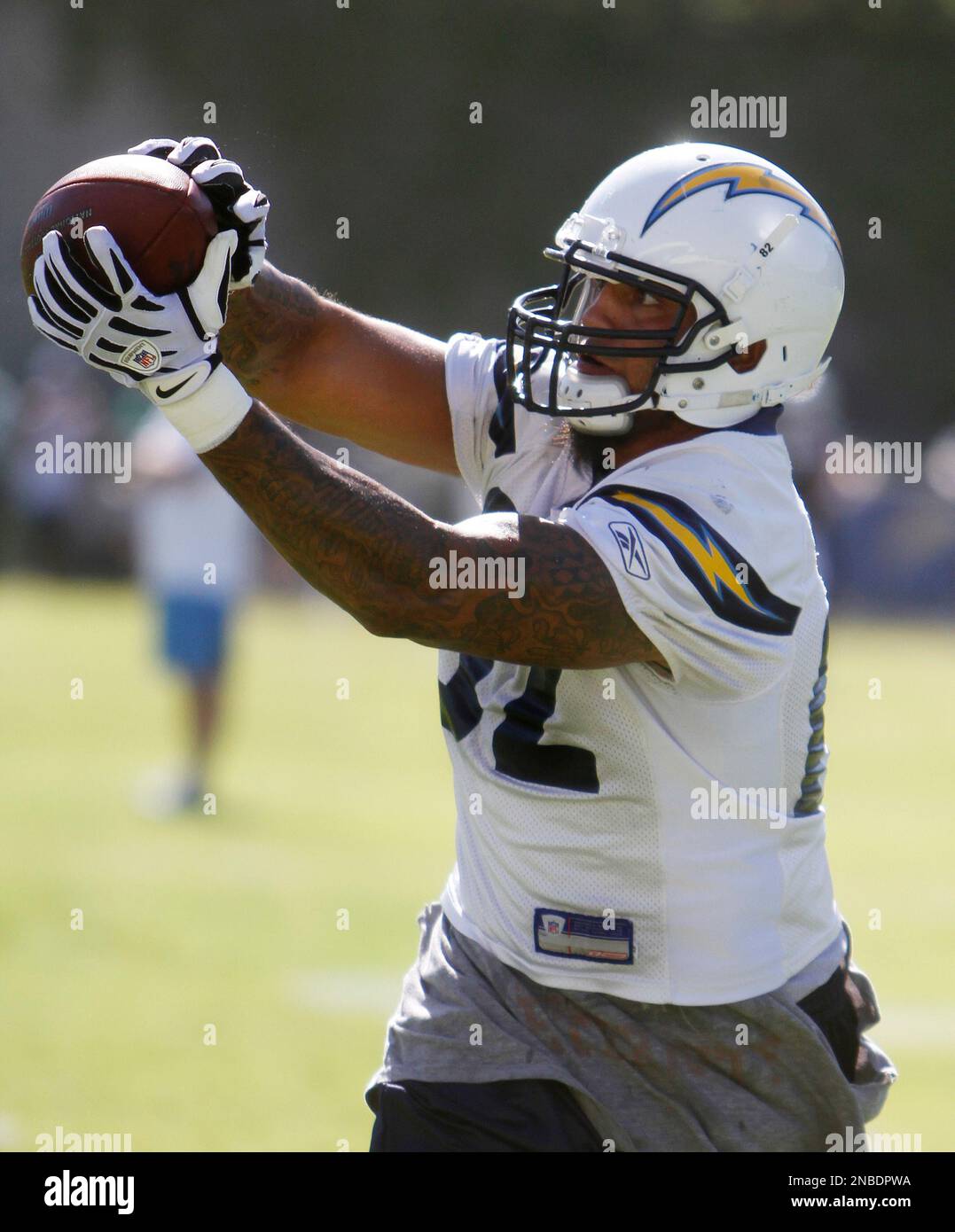 San Diego Chargers tight end Kory Sperry makes a catch during drills at NFL football training ...