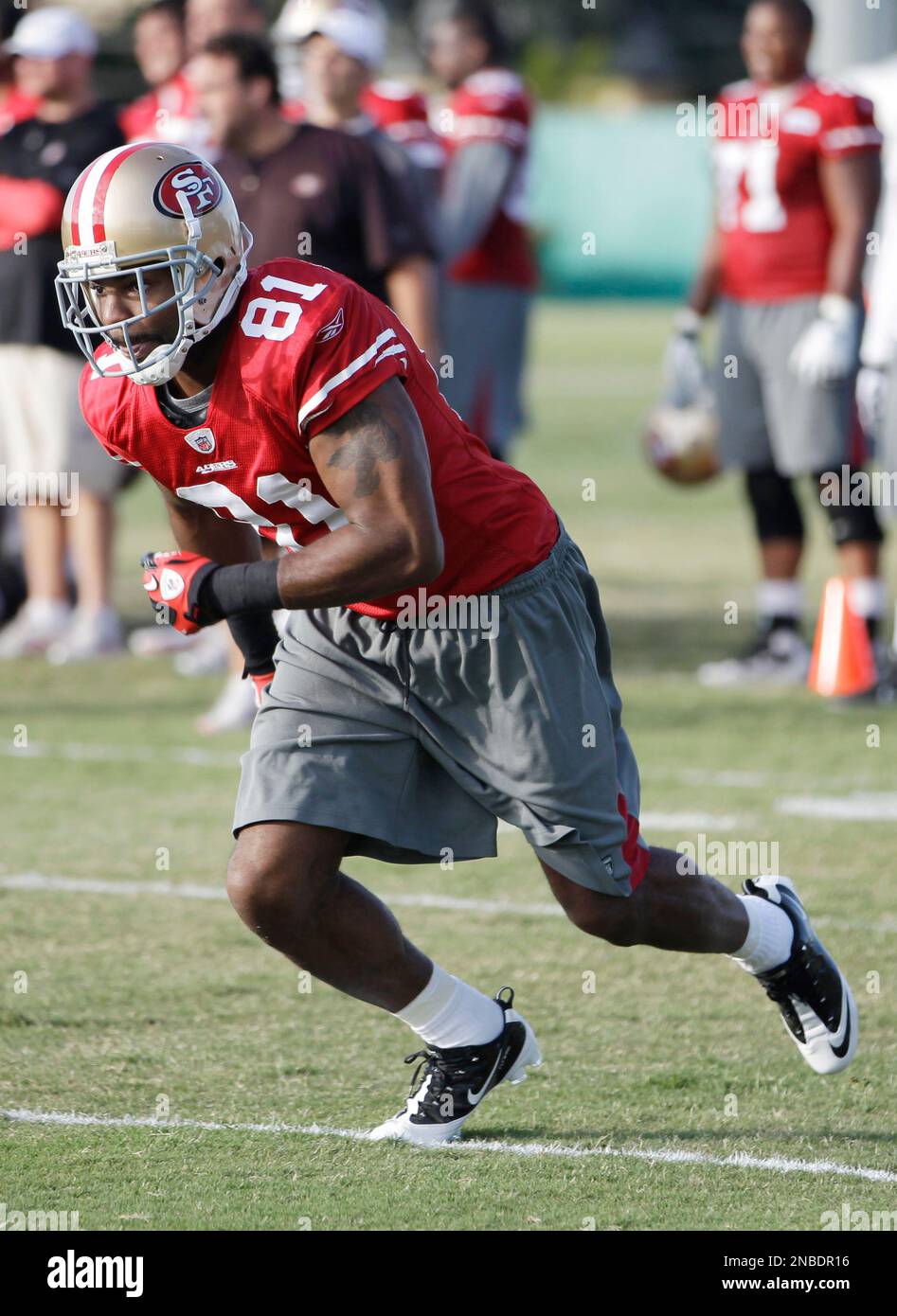San Francisco 49ers wide receiver Braylon Edwards runs a drill during ...