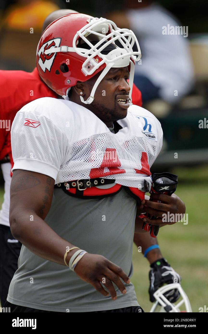 Kansas City Chiefs running back Le'Ron McClain walks toward practice ...