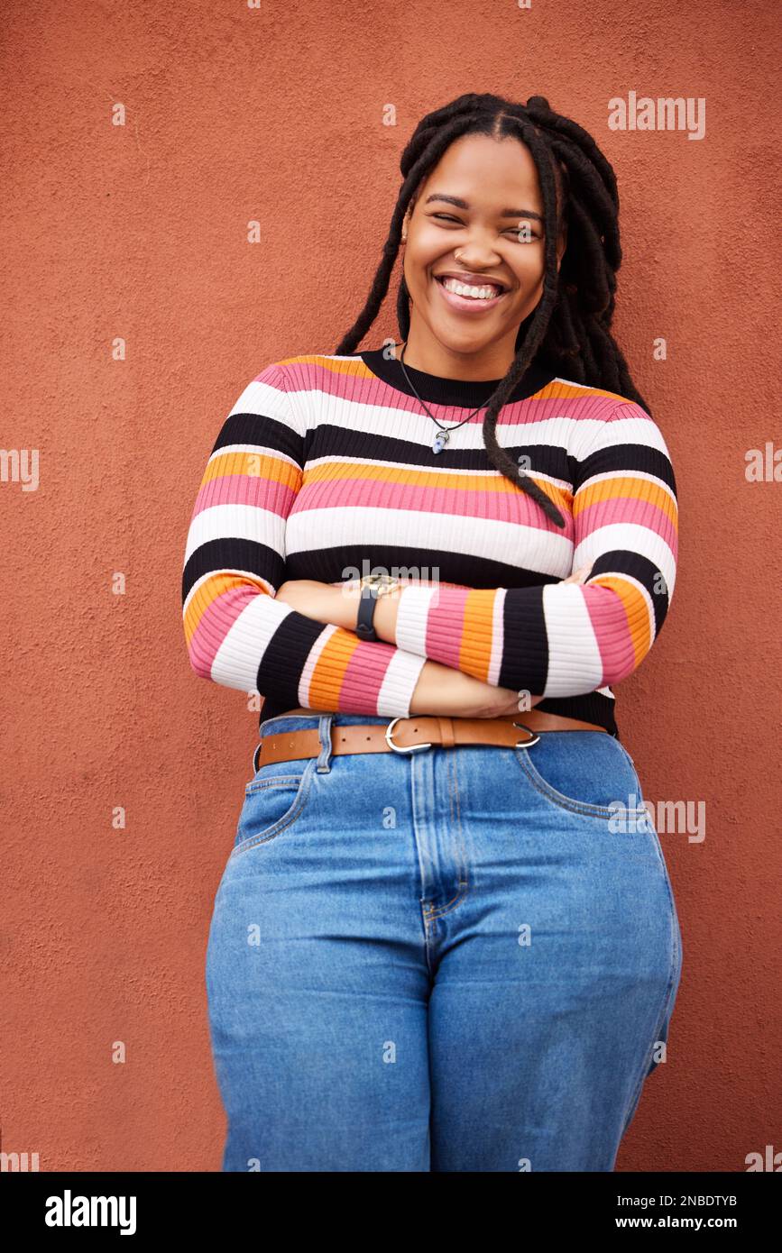 Black woman standing proud pose hi-res stock photography and images - Alamy